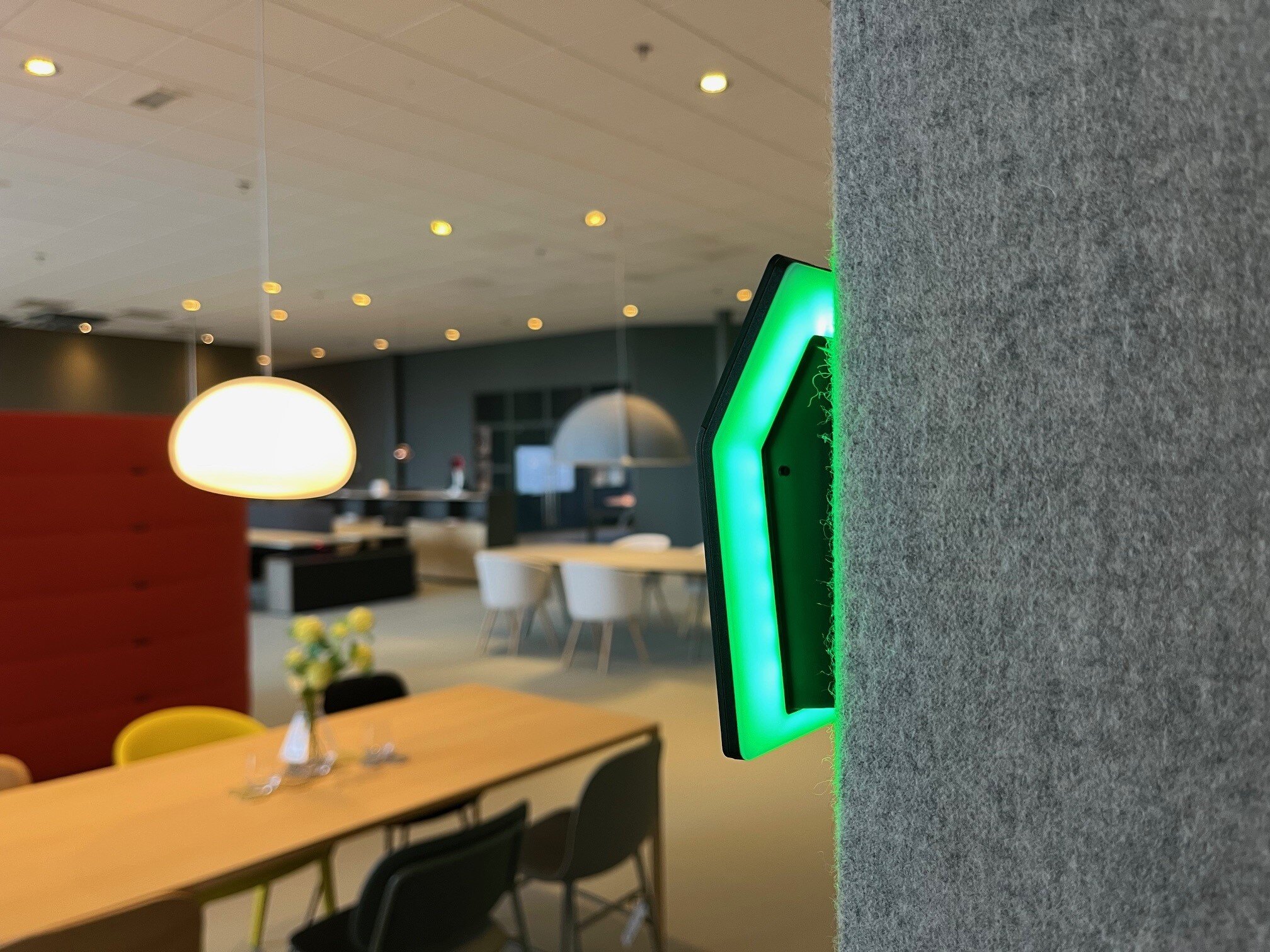 Humly Booking Device - Desk booking and more